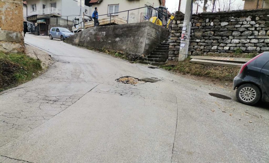 ZBOG PUCANJA VODOVODNE CEVI 30 DOMAĆINSTAVA BEZ VODE - UžiceMedia